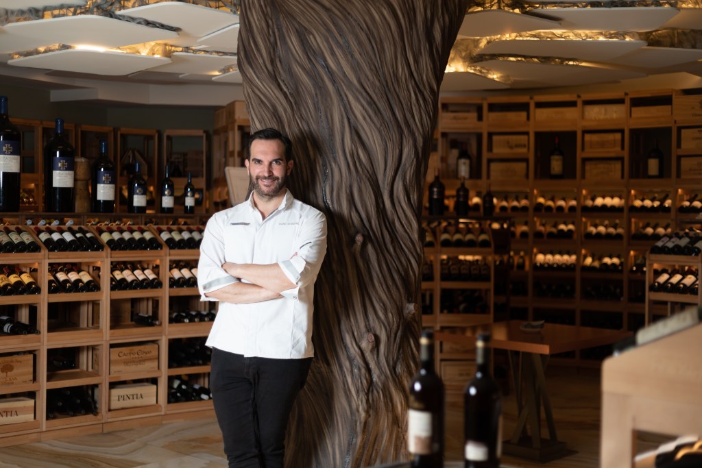 Mario Sandoval recibe el Premio al Mejor Chef en la 50ª edición ACYRE ...